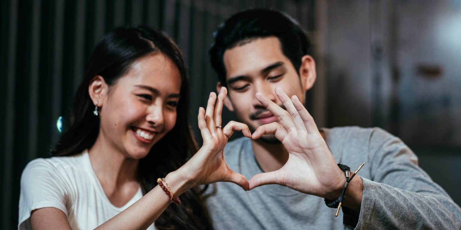 Thai Body Language in Romance: Read the Signs Right - Better Living Asia